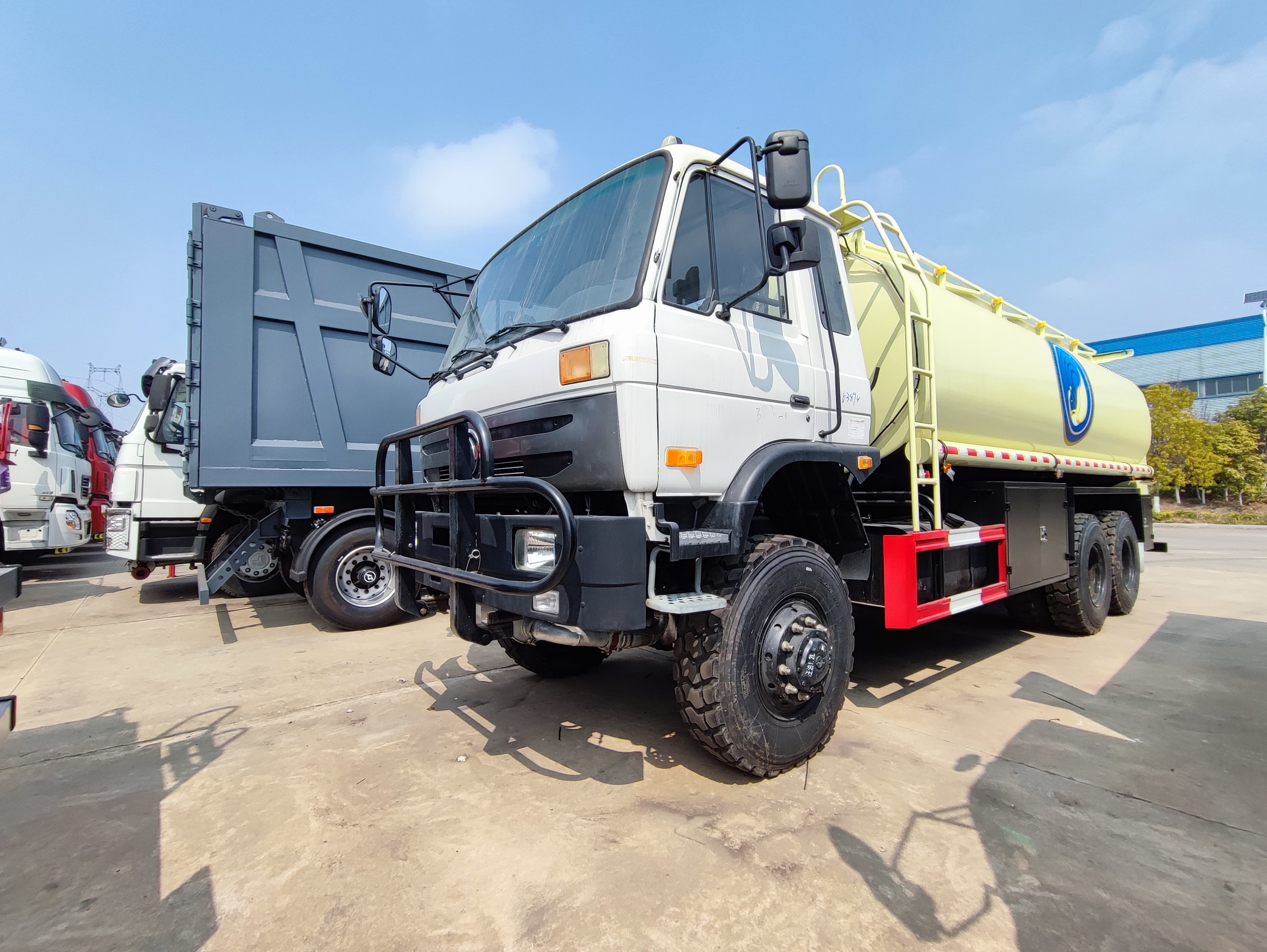 6x6 Drive Wheel Tanker Truck Dongfeng 6x6 Manual Transmission Tanker ...